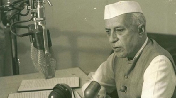 Nehru's Decline : Philosopher Turned Technician