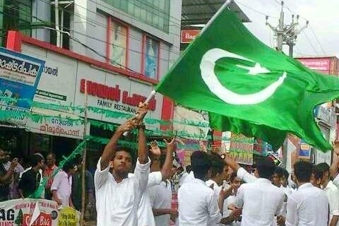 Congress Cadre in Kerala Protest Relinquishing RS Seat, IUML Flag ...