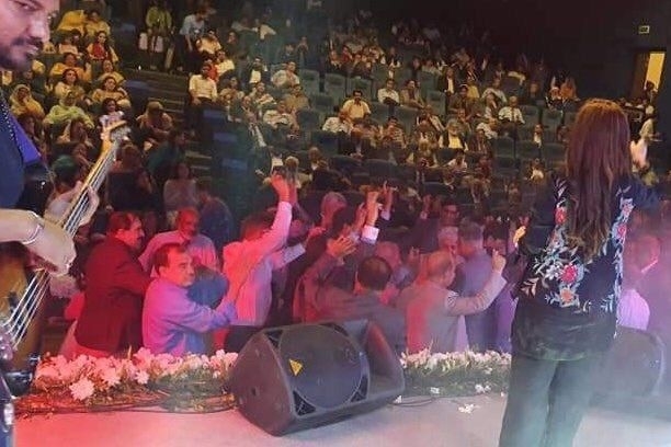 Top Pakistan Army Officials Dance Along With Pop Singer Humaira Arshad ...