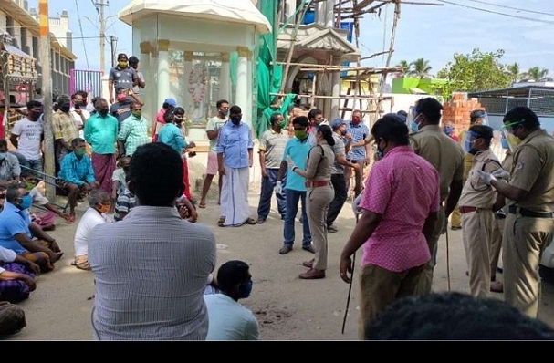 Locals In Kerala’s ‘Super-Spreader’ Village Poonthura Attack, Spit At ...