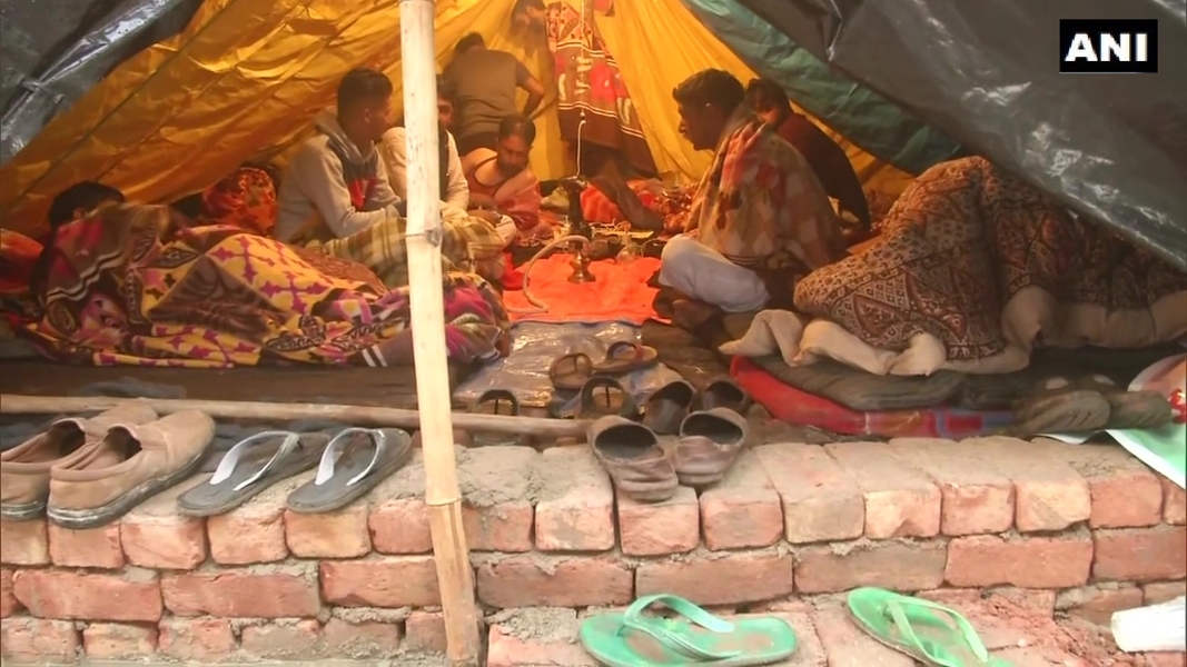 Farmer Protesters Build Cement And Brick Floors For Their Tents At ...
