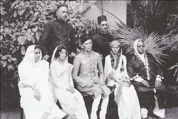 How The Sari Went Out Of Fashion In Pakistan