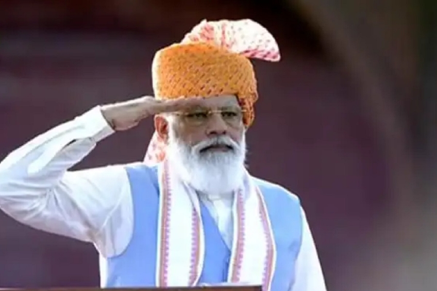 PM Modi Unfurls Tricolour At Red Fort As India Celebrates 75th ...