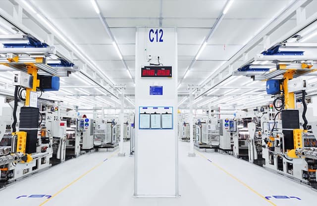 CATL, World's Largest EV Battery Maker, Unveils A New Battery Which Runs On Sodium Instead of ...
