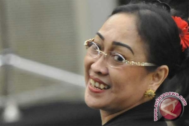 Sukmawati Sukarnoputri, Daughter Of Indonesia's Founder Sukarno, To ...