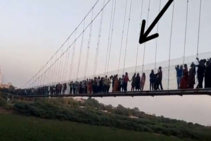 Gujarat: 132 Dead As 143-year-old Morbi Suspension Bridge Over River Machchhu Collapses Within ...