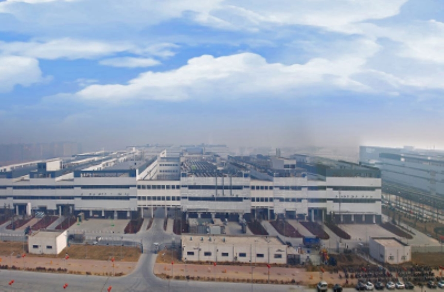 China: Violence Erupts At Foxconn iPhone Factory At Zhengzhou As ...