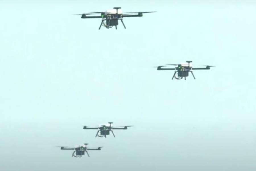 Indian Army Gets 'World's First' Fully Operational SWARM Drone System ...