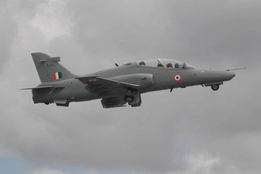 IAF's Hawk Trainer Aircraft Meets With Accident In West Bengal, Both ...