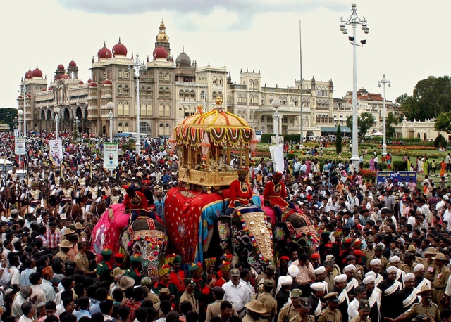 Former Mysuru Dasara Elephant Balarama, Who Carried The Golden Howdah ...