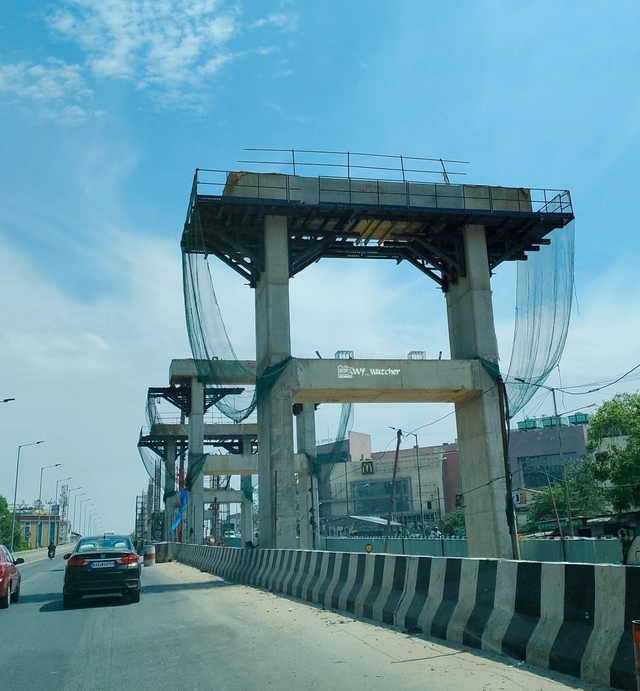 Bangalore Metro: BMRCL Erects Portal Beam Structures To Save Road Space ...