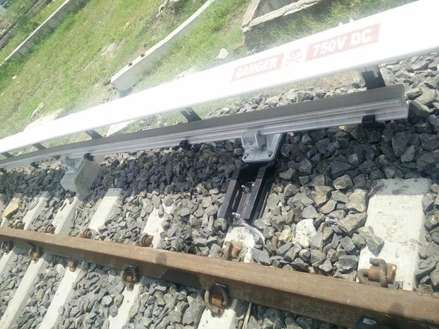 Kolkata Metro Railway To Shift To Composite Aluminium Third Rail; Joins ...
