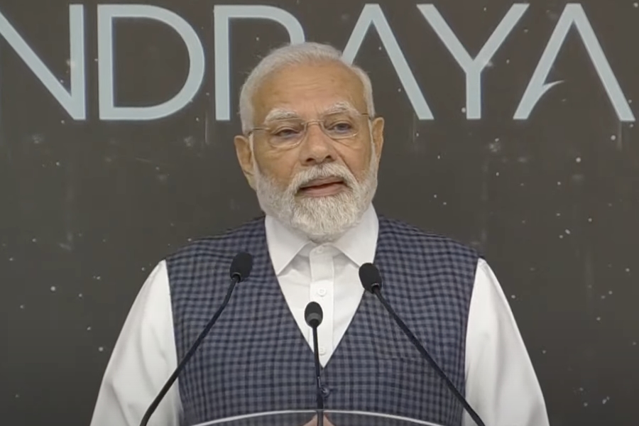PM Modi Meets Chandrayaan-3 Team At ISRO Centre In Bengaluru; Here's ...