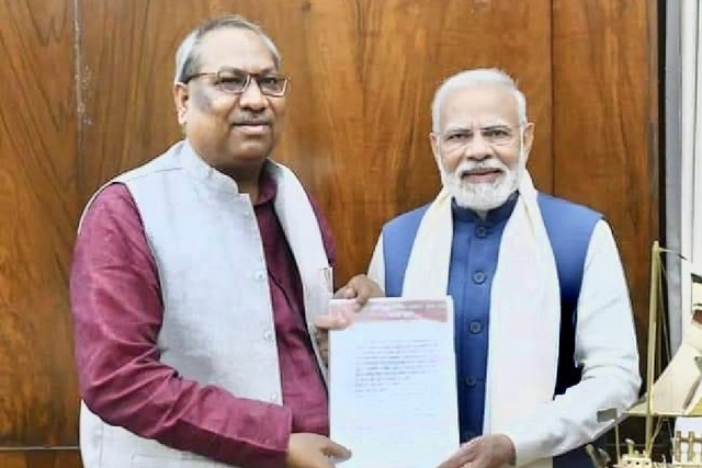 56-Foot Tall Lord Ram And Nishadraj Statue Built In Prayagraj, Nishad ...