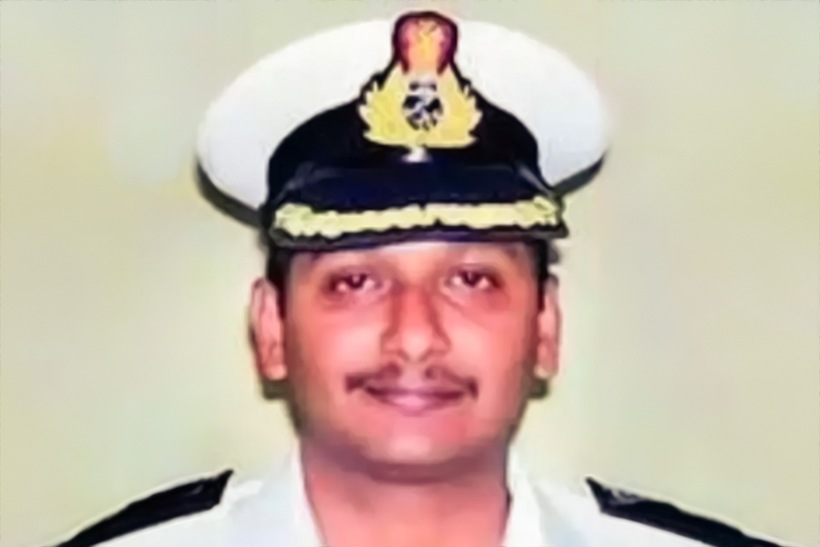 All About Commander Sugunakar Pakala, One Of The Eight Former Indian ...