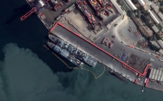 Satellite Images Reveal Chinese Submarine Presence In Karachi ...