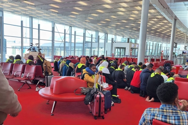 Muslim Travelers To Jordan Offer Namaz In Public In France, Paris ...