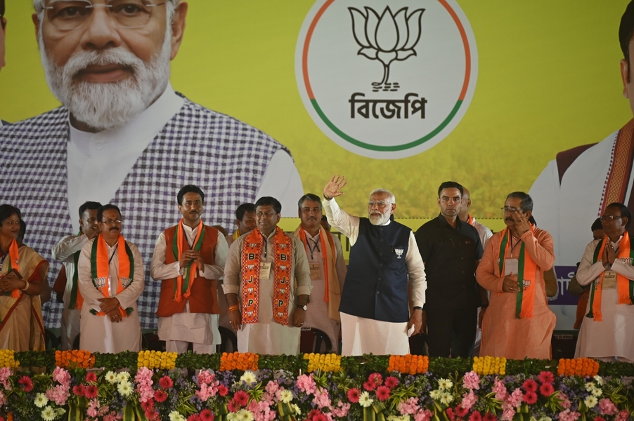PM Modi Gives Five Guarantees To People Of West Bengal In Election ...