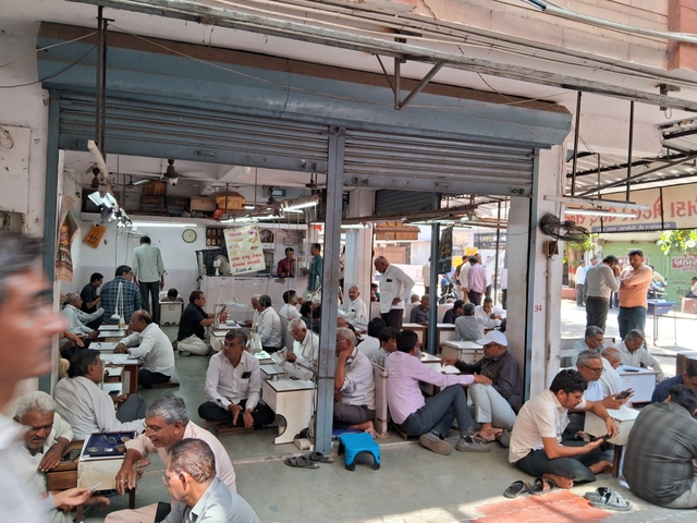 On The Ground At Surat Diamond Bourse: How It's Shaping The Sparkle Of ...