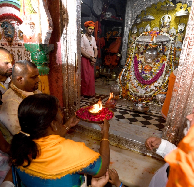 In Pictures: President Droupadi Murmu Visits Ram Mandir, Hanuman Garhi ...