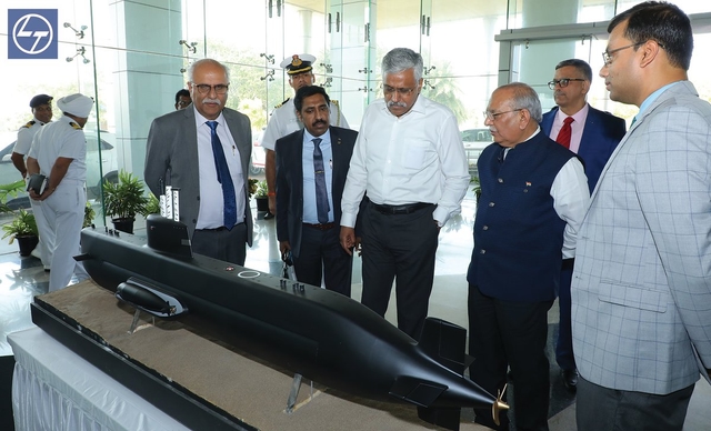 MDL Unveils 'Arowana' Midget Submarine, Capable Of Landing Marine ...