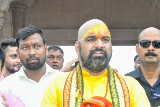 Bihar BJP Chief Samrat Choudhary Takes Off His Turban After Completing ...