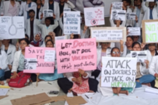 Kolkata: Mob Storms RG Kar Hospital, Disrupts Midnight Protest Over ...