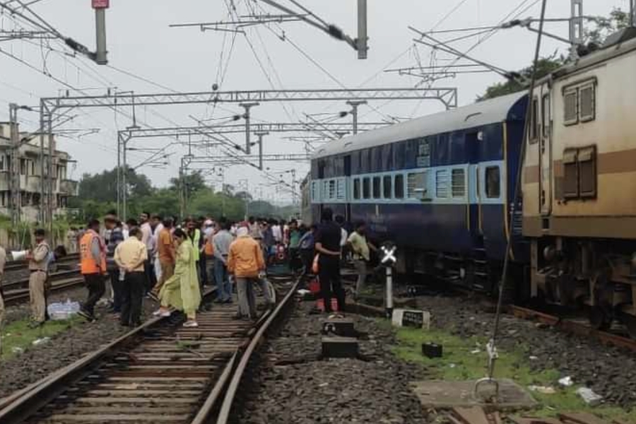Two Coaches Of Indore-Jabalpur Express Derail Near Madhya Pradesh's ...
