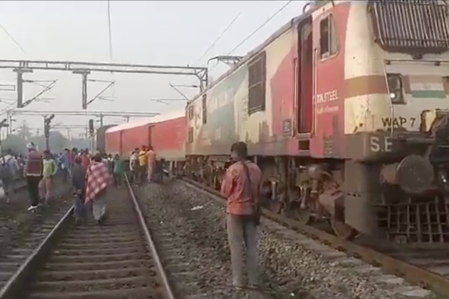 Three Coaches Of Secunderabad-Shalimar Express Derail Near West Bengal's Howrah, No Injuries ...