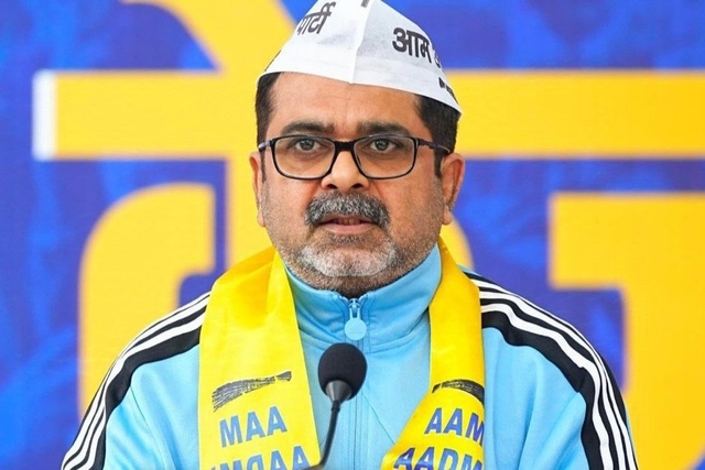 AAP Targets Youth And Purvanchali Votes By Inducting UPSC Teacher Avadh ...