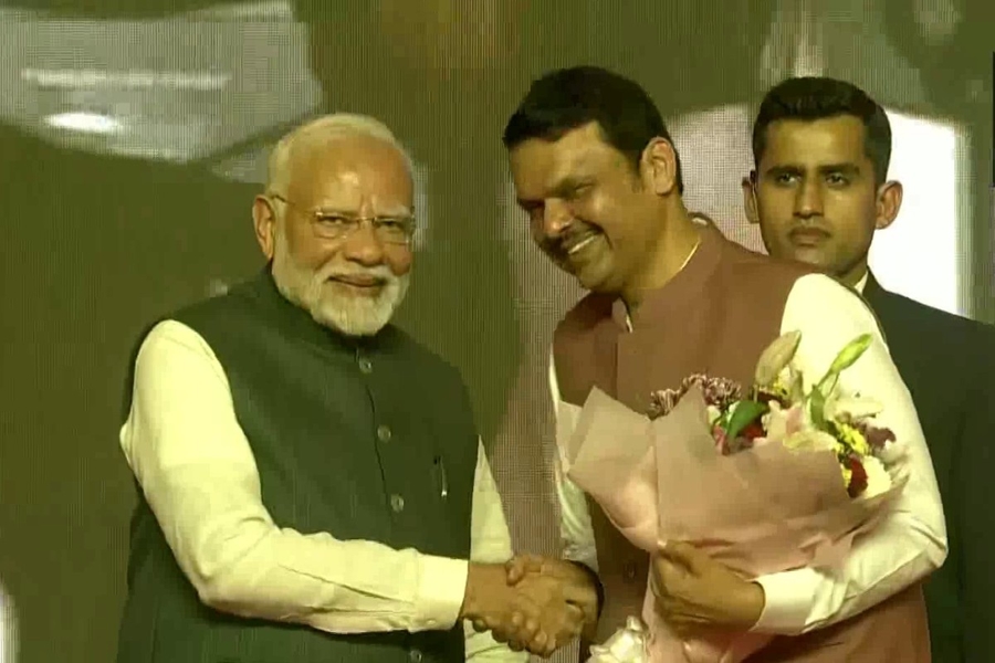 Devendra Fadnavis Takes Oath As Maharashtra CM, Eknath Shinde And Ajit Pawar As His Deputies ...