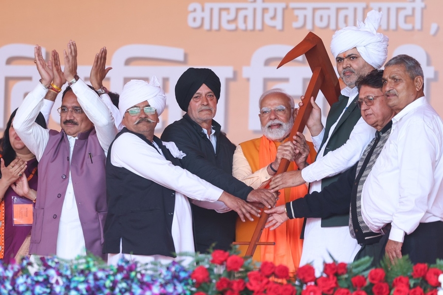 'Not A Single Slum Will Be Demolished': PM Modi Counters Arvind Kejriwal's Claims Ahead Of 5 ...