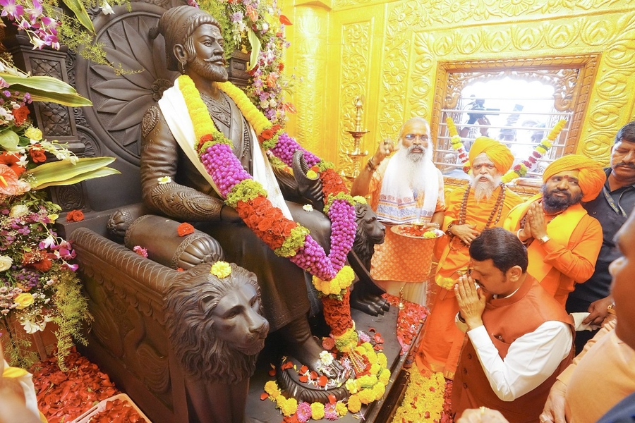 Maharashtra CM Fadnavis Inaugurates First-Ever Shivaji Maharaj Temple ...