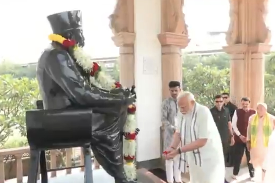 PM Modi Pays Tributes To RSS Founder Keshav Hedgewar In Nagpur