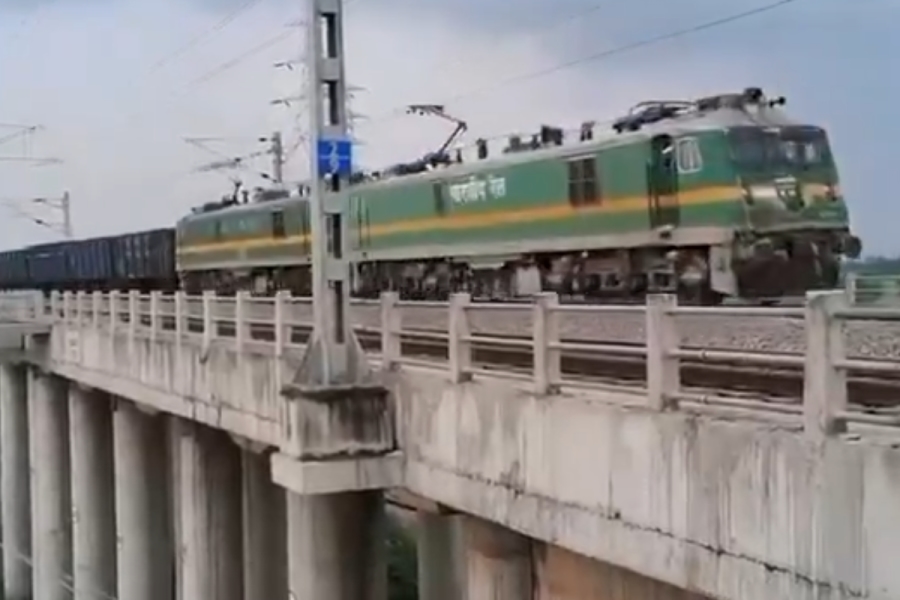 Indian Railways Achieves New Milestone With 4.5 Km Long 'Rudrastra ...