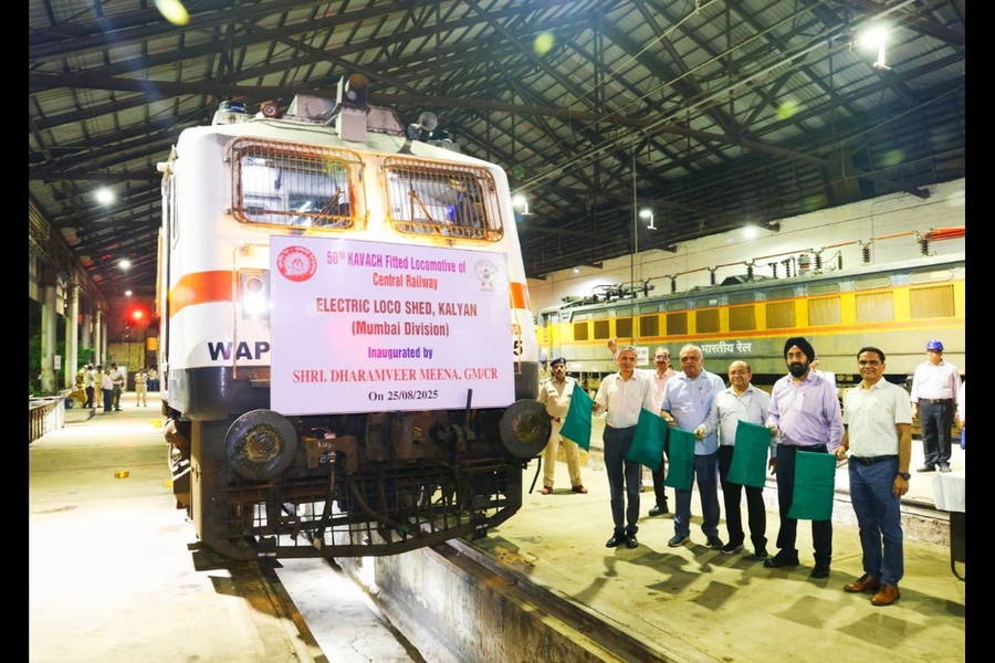 Central Railway Flags Off 50th Locomotive With Kavach Safety System ...