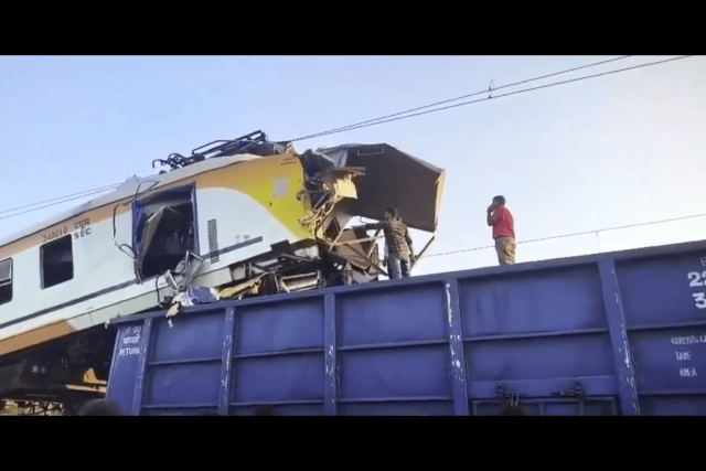 Eleven Dead, Twenty Injured As Passenger Train Collides With Goods Train Near Chhattisgarh's ...