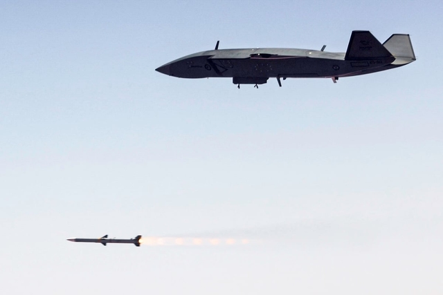 Boeing’s Ghost Bat Loyal Wingman Drone Fires AIM-120 Ait-To-Air Missile ...
