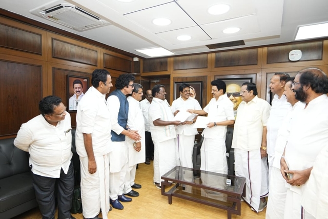 Congress Turns Up Heat On DMK, Seeks Bigger Seat Share And Cabinet ...