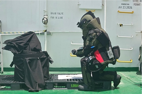 Indian Navy Completes High-Risk Mission To Extract Unexploded Missile ...